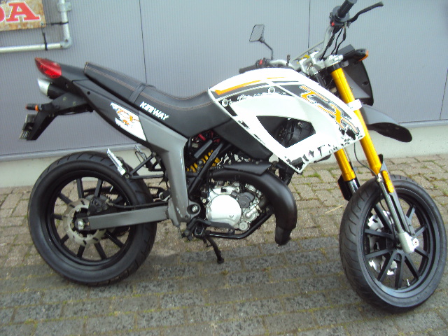 Keeway TX 50 Supermoto vindt u bij Rob’s Accessoires